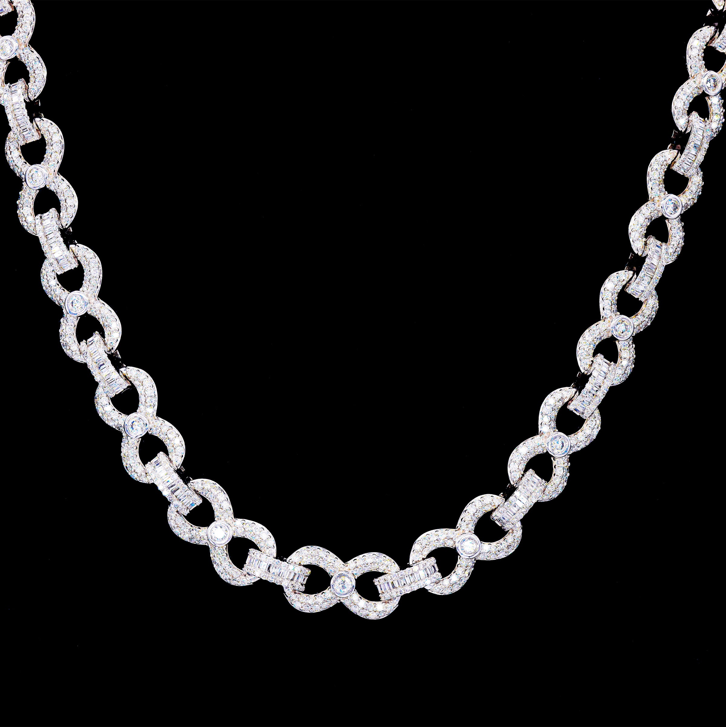 Center Pointer Diamond Infinity Link Chain | 10KT Gold | VS-SI Clarity
